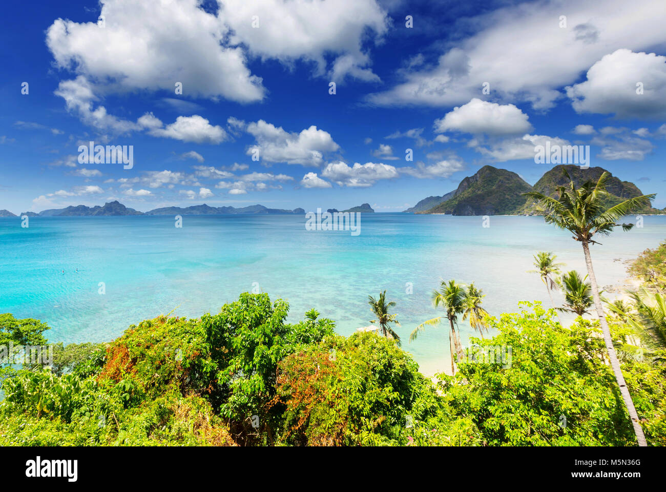 Amazing scenic view of sea bay and mountain islands, Palawan ...