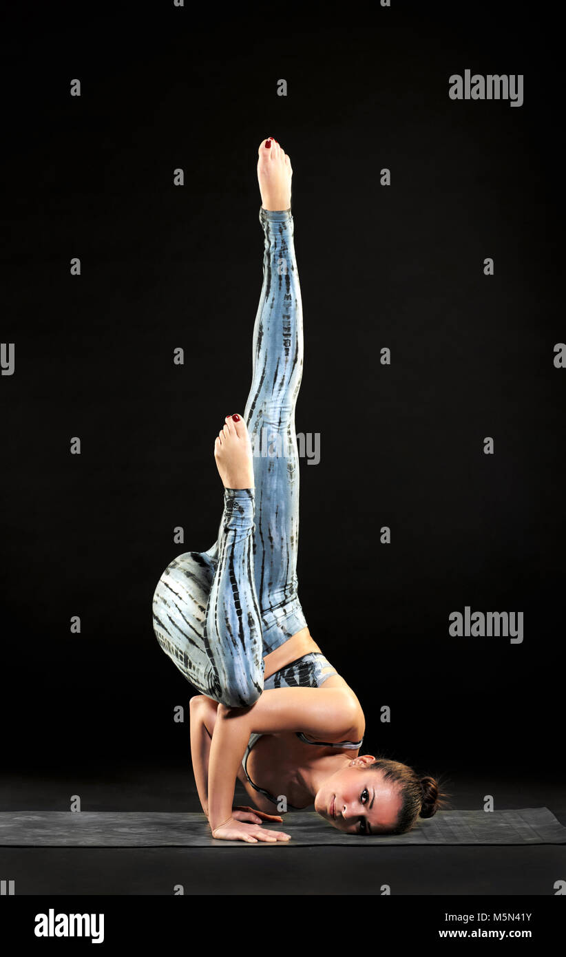 Contortion pose hi-res stock photography and images - Alamy