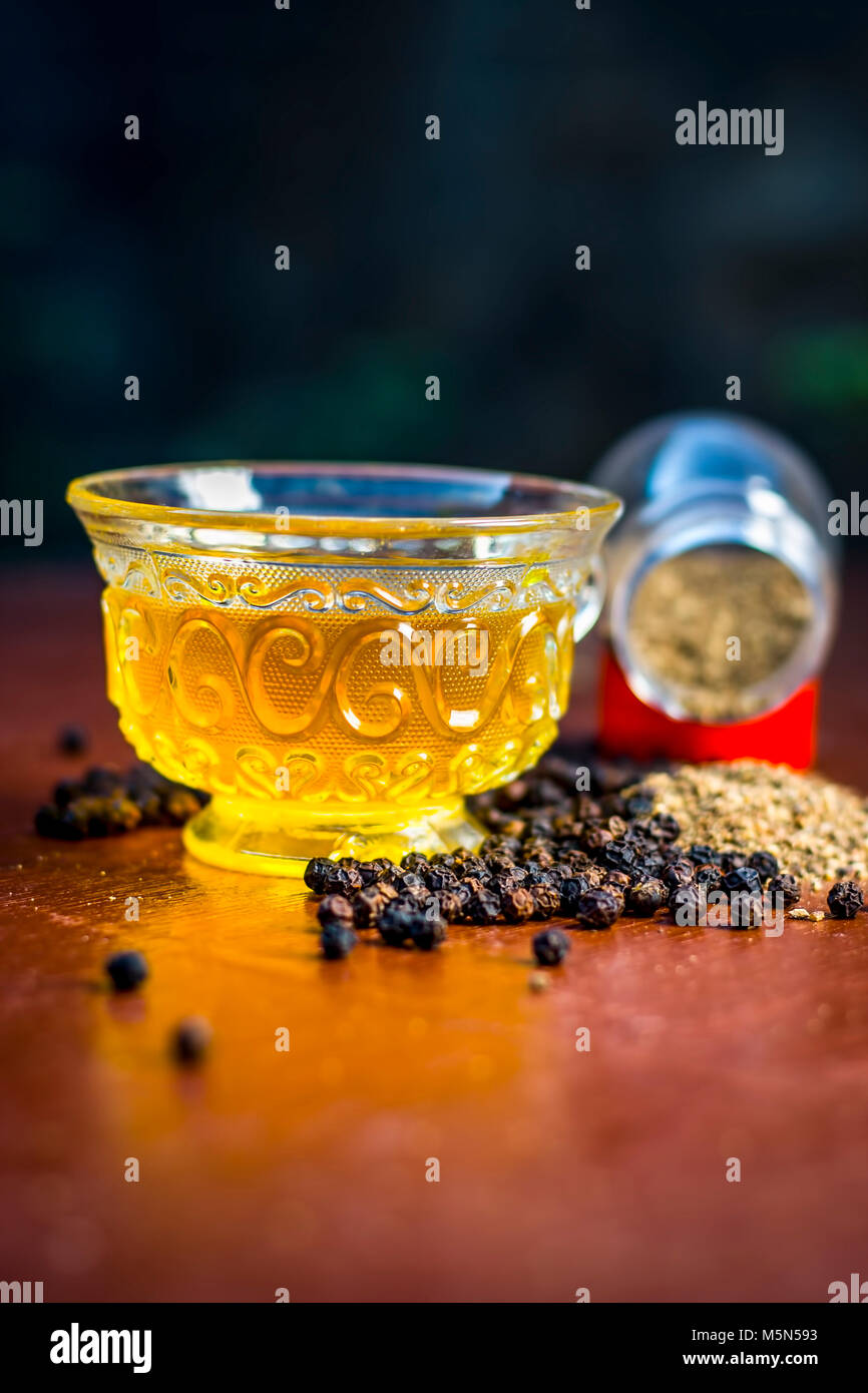 Tea of black pepper,Piper nigrum with raw black pepper and powdered ...