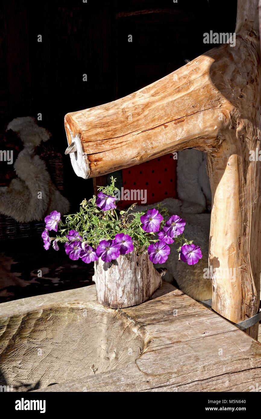 Alpine wood carving hi-res stock photography and images - Alamy