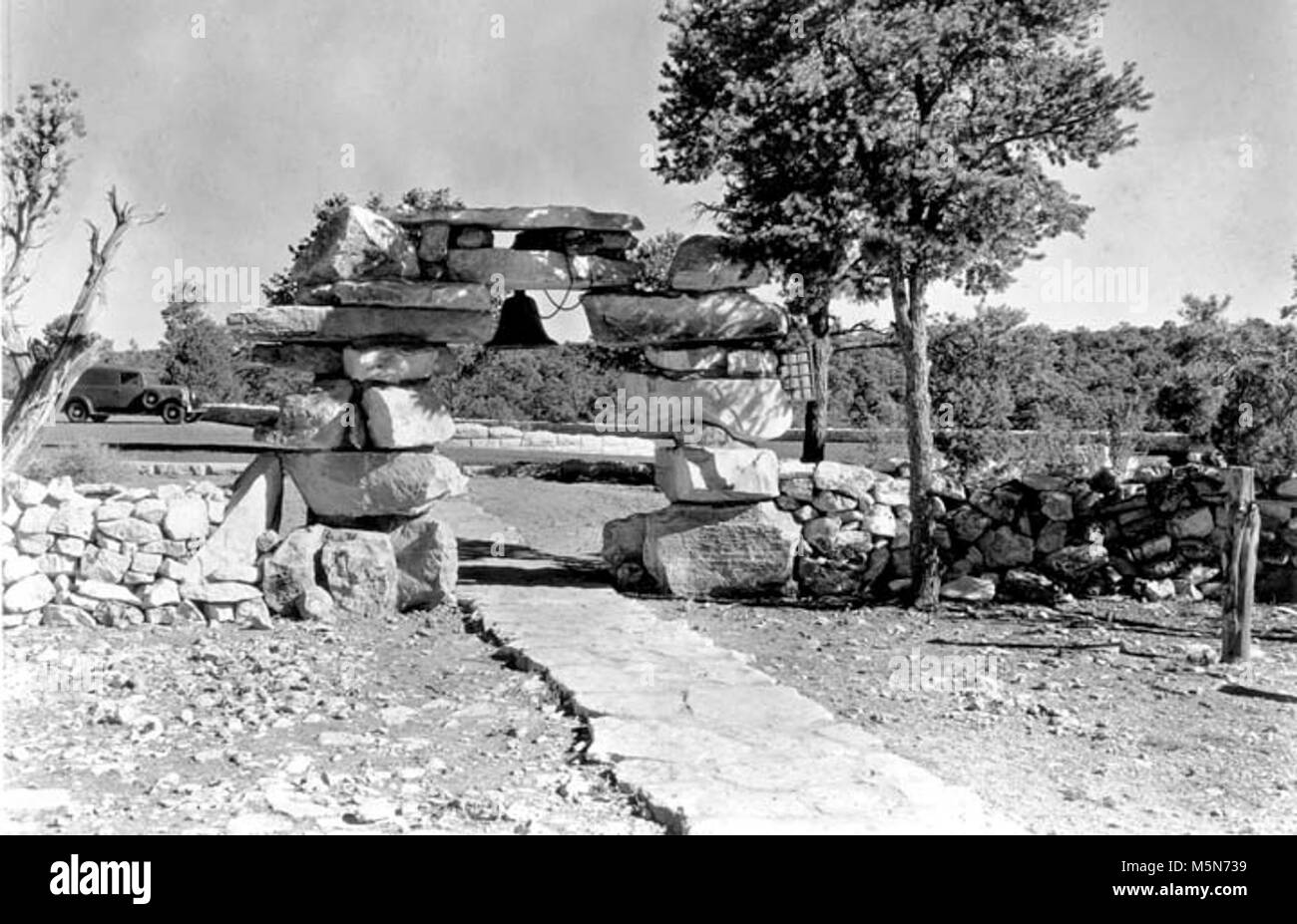 Grand Canyon Historic- Hermits Rest Bell Arch . Entrance arch to ...