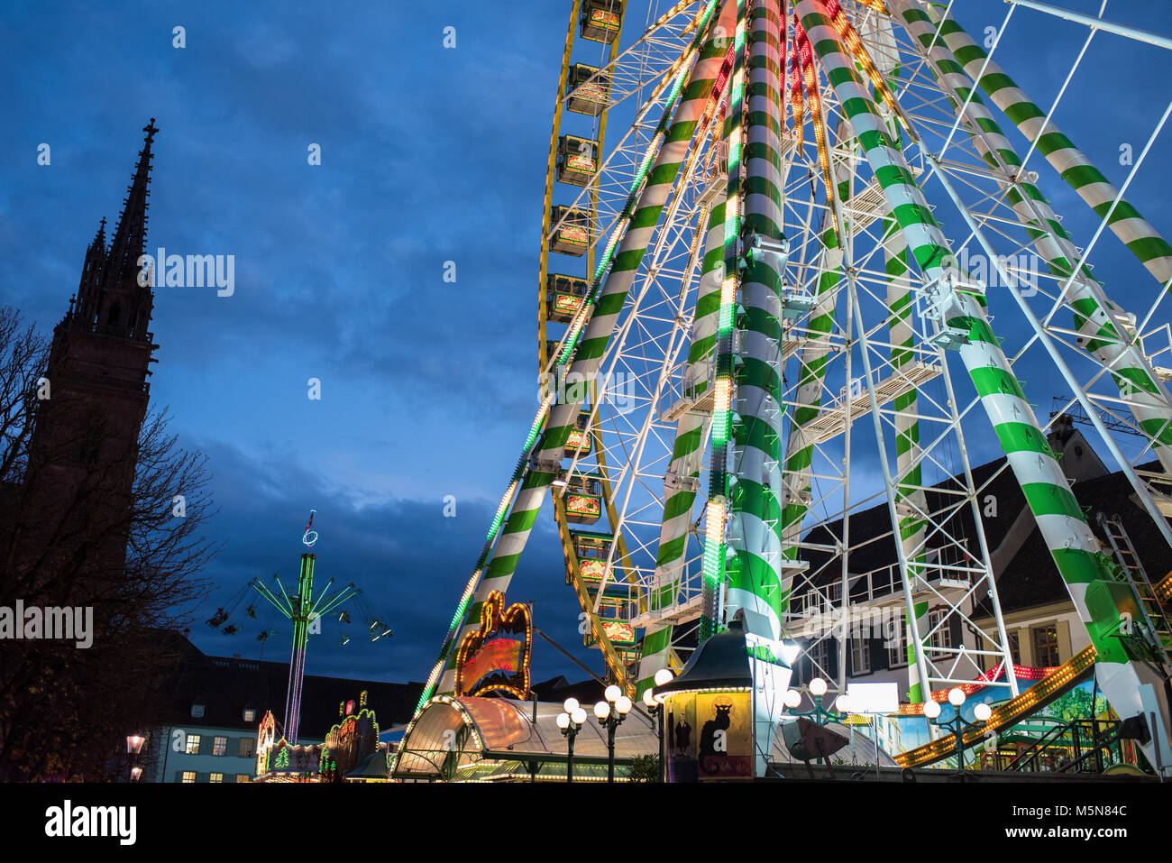 Ferris wheel cathedral fair hi-res stock photography and images - Alamy