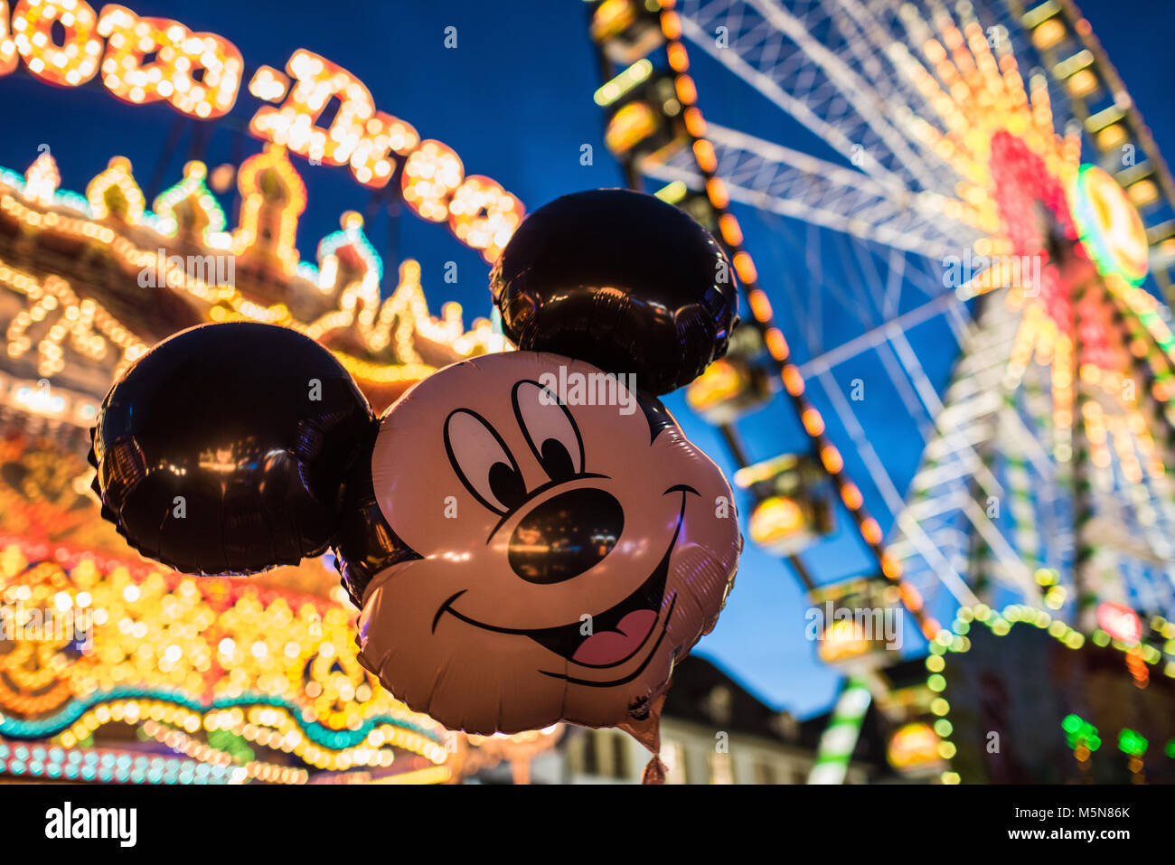 Ferris wheel cathedral fair hi-res stock photography and images - Alamy