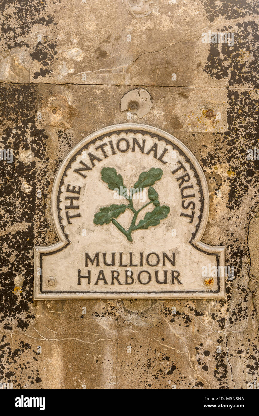 National trust emblem hi-res stock photography and images - Alamy