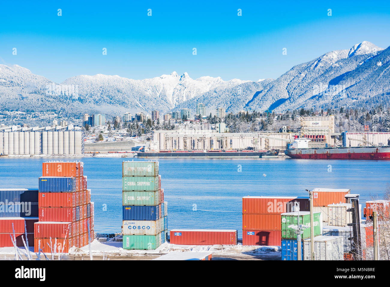 Vancouver port shipping containers hi-res stock photography and images ...