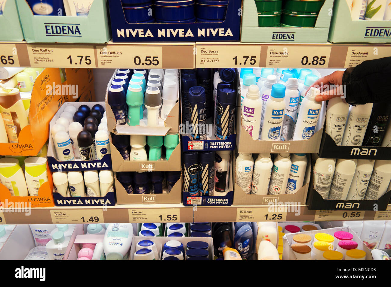 Personal care aisle store hi-res stock photography and images - Alamy