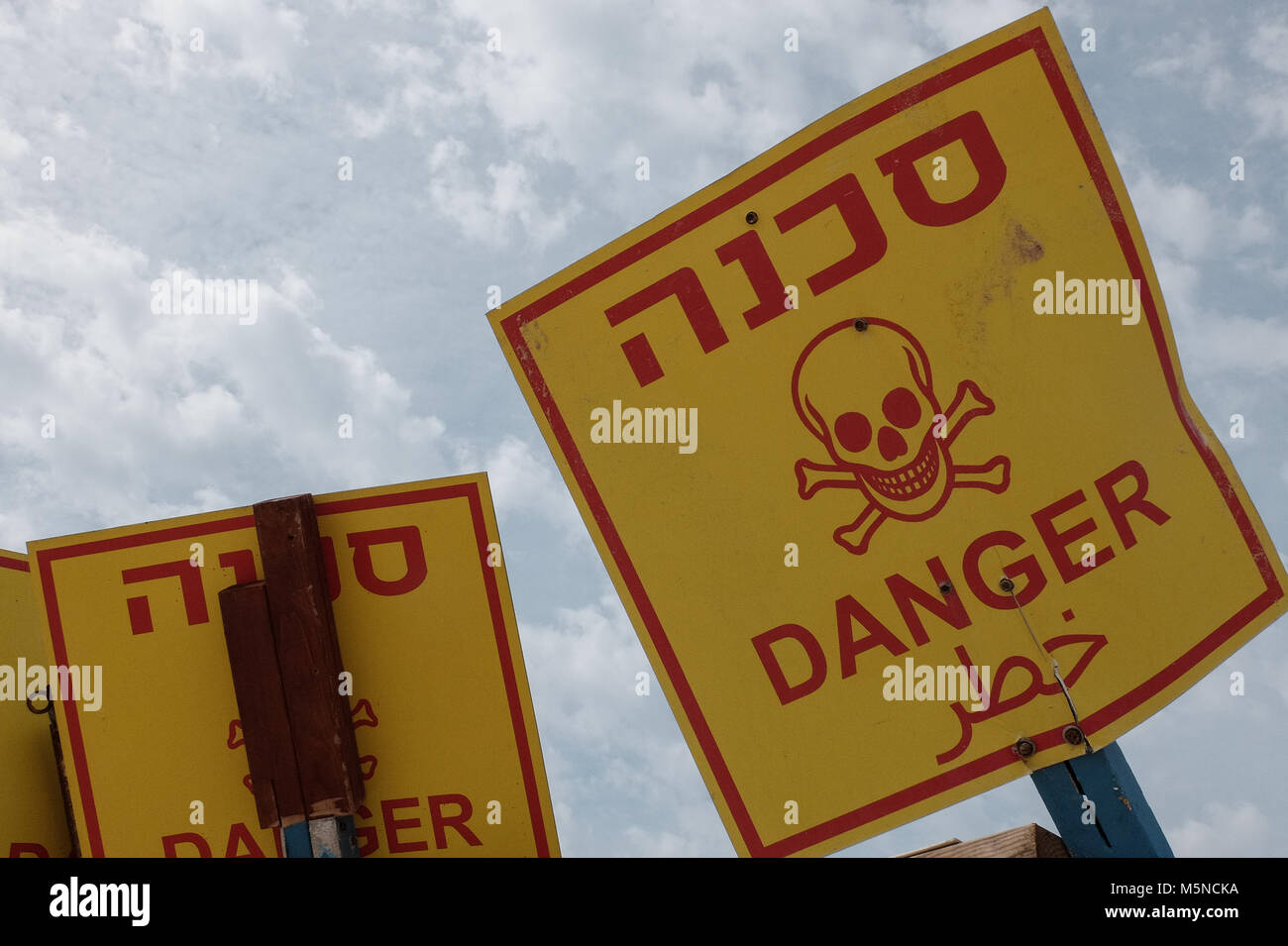 A multilingual, Hebrew, English, Arabic sign warns of danger Stock ...