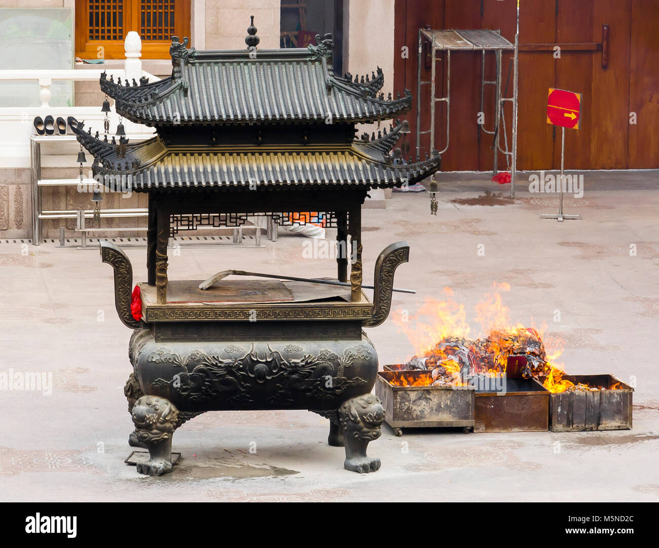 Buddhist Sacred Ash Urn in the Jing An Temple in Shanghai China Stock ...
