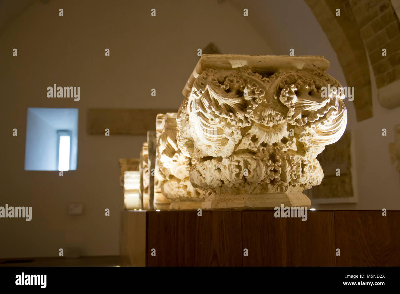 Roman capitel hi-res stock photography and images - Alamy