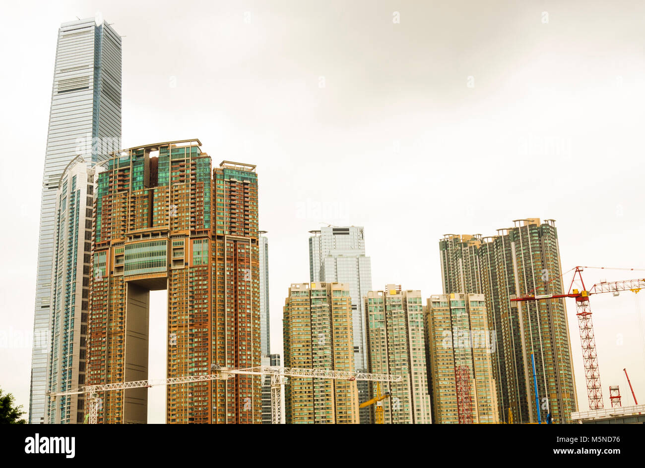 Huge buildings hi-res stock photography and images - Alamy