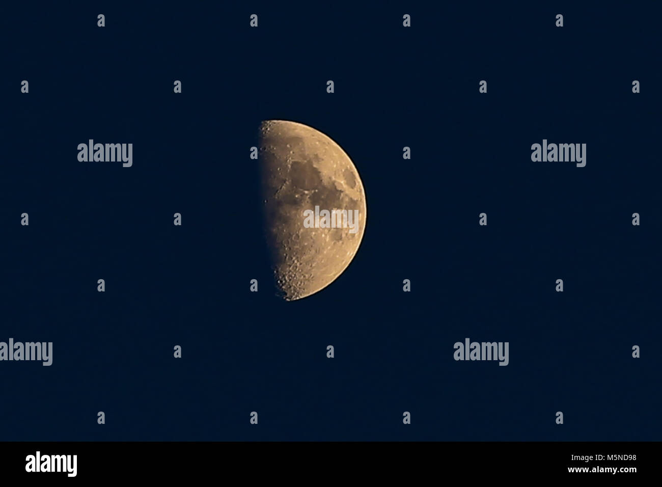 The Moon on 25 January 2018 is in a Waxing Gibbous phase. This phase is ...