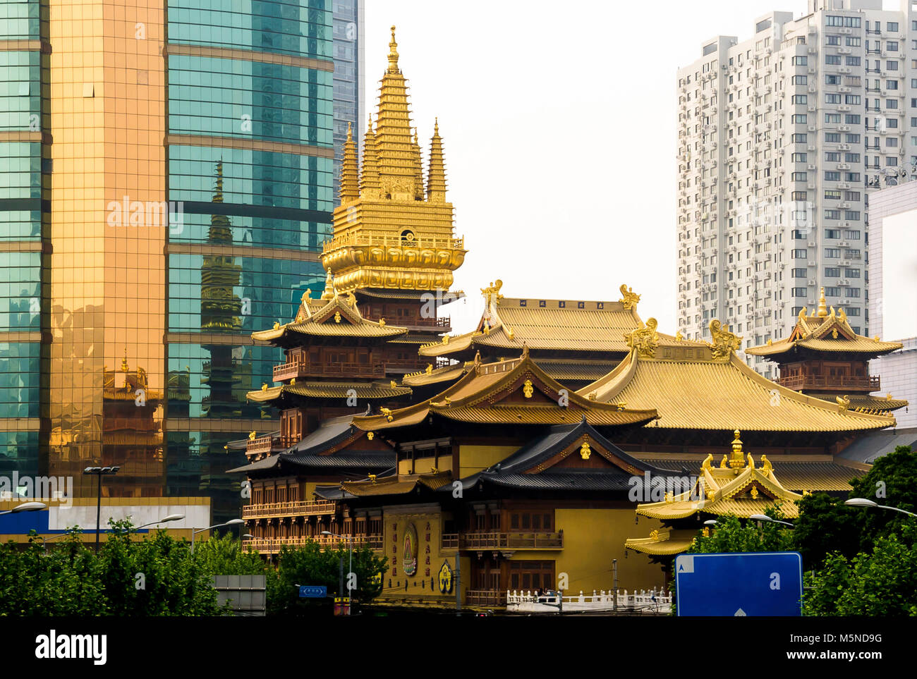 Jing An Temple general view in Shanghai, China Stock Photo - Alamy