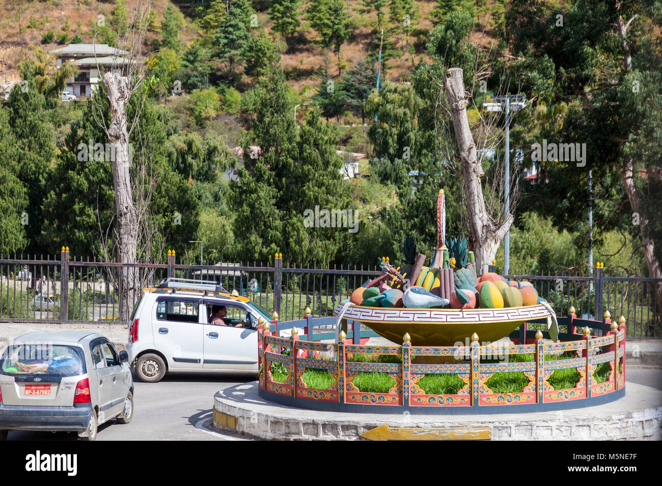 Traffic circle sculpture hi-res stock photography and images - Alamy