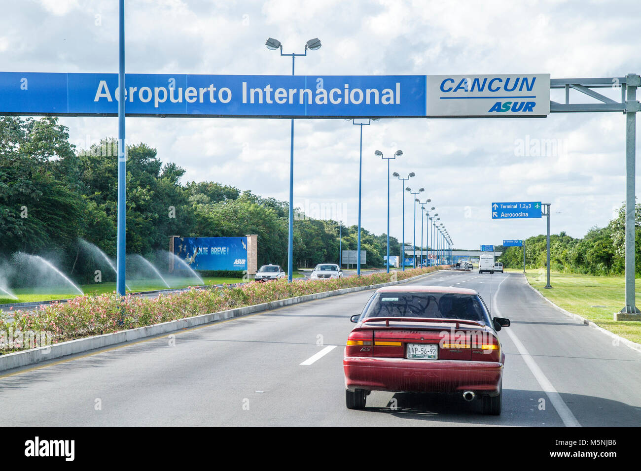 Cancun Mexico,Mexican,Cancun International Airport,entrance,roadway ...