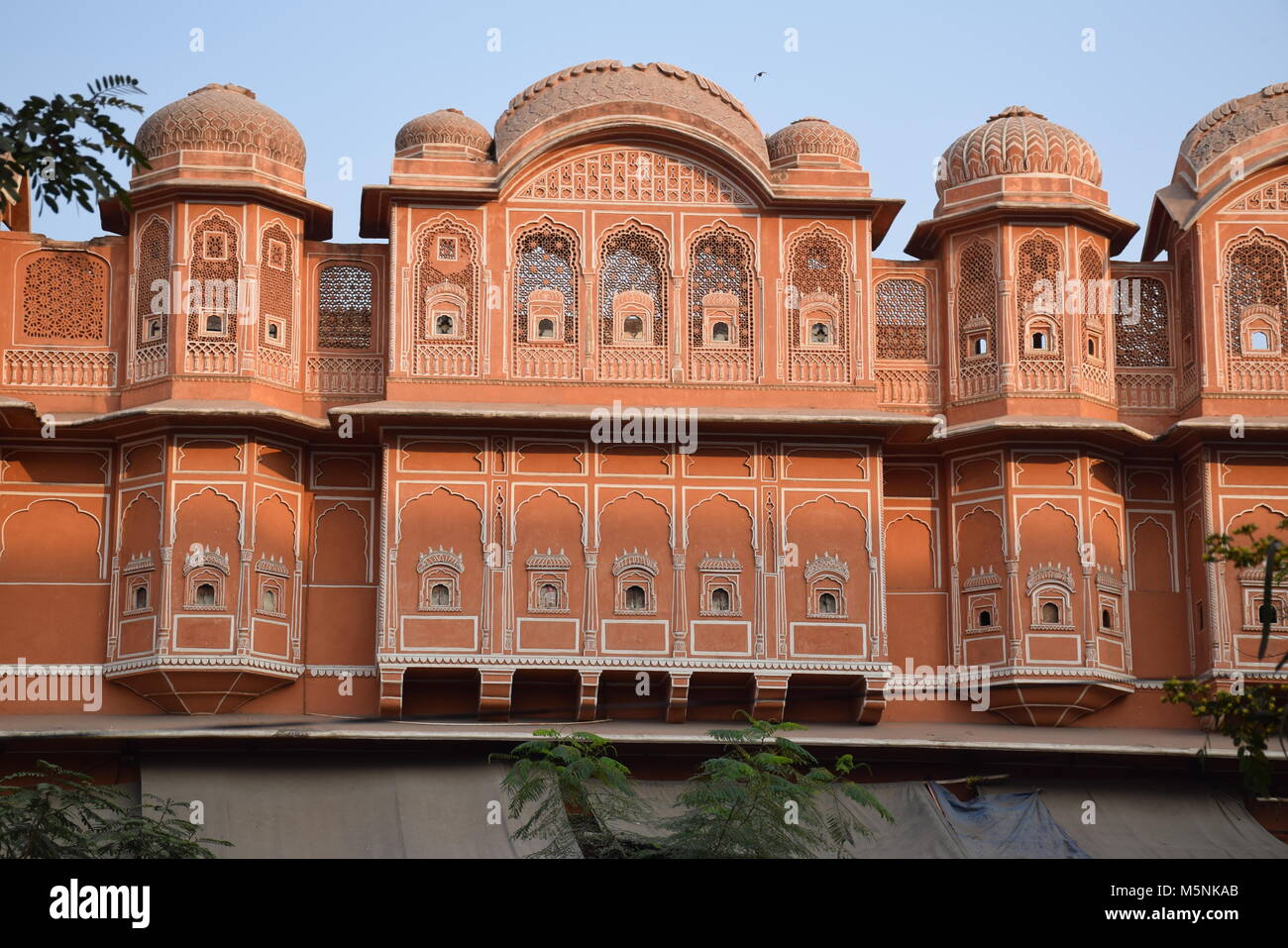 The facade of a typical red building in Jaipur, Rajasthan, India Stock ...