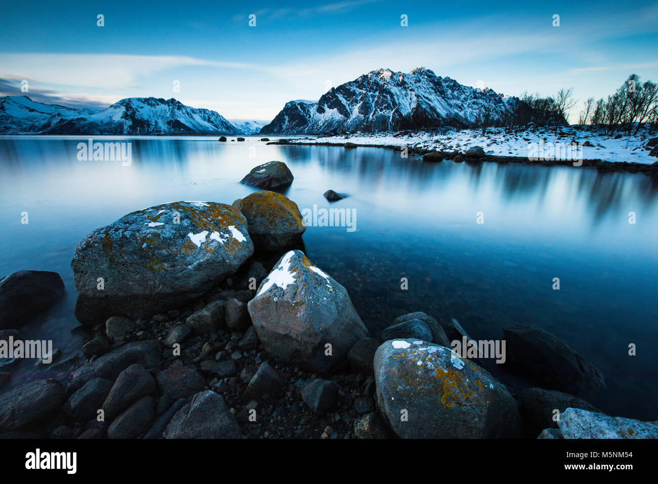 Still lake snowy mountains hi-res stock photography and images - Alamy