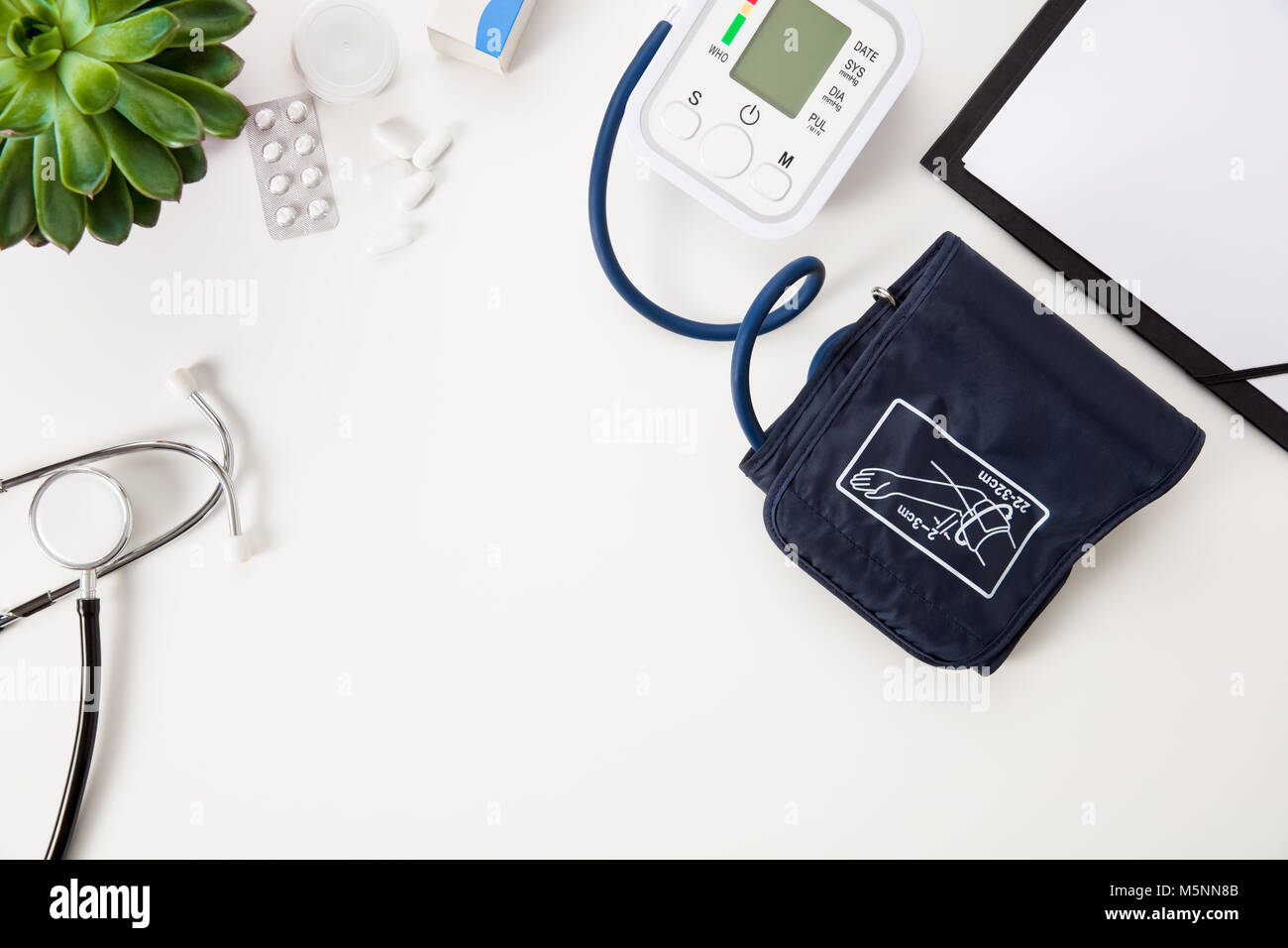 Blood pressure machine hi-res stock photography and images - Alamy