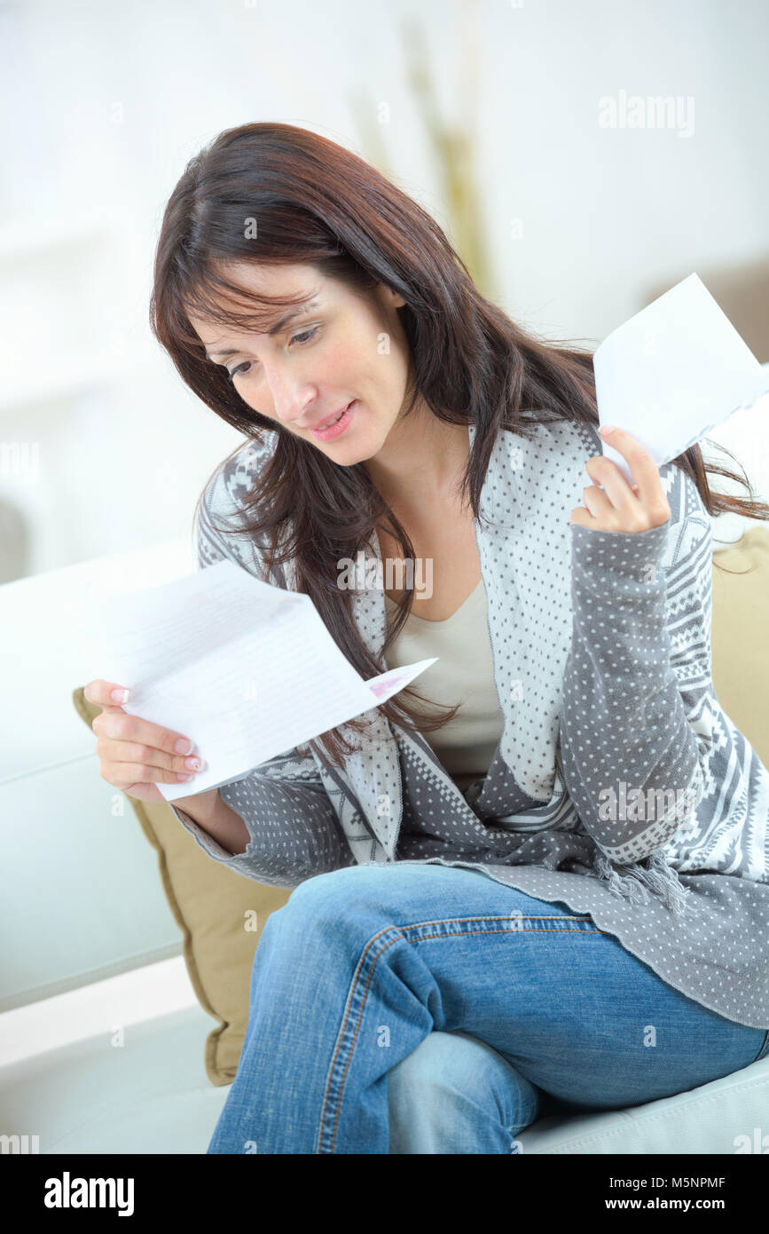 Lady reading letter Stock Photo - Alamy