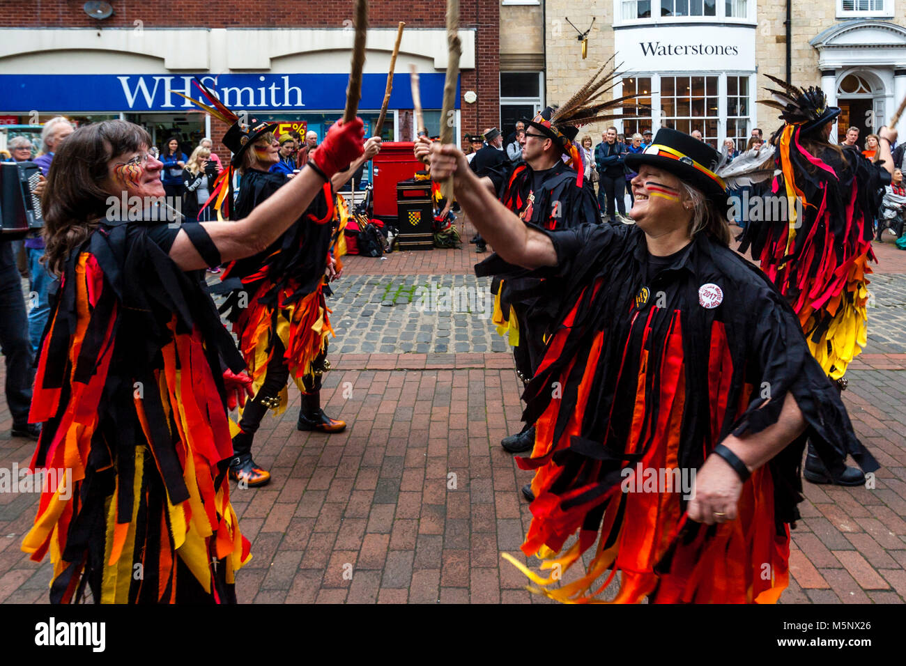 Mature performers hi-res stock photography and images - Alamy