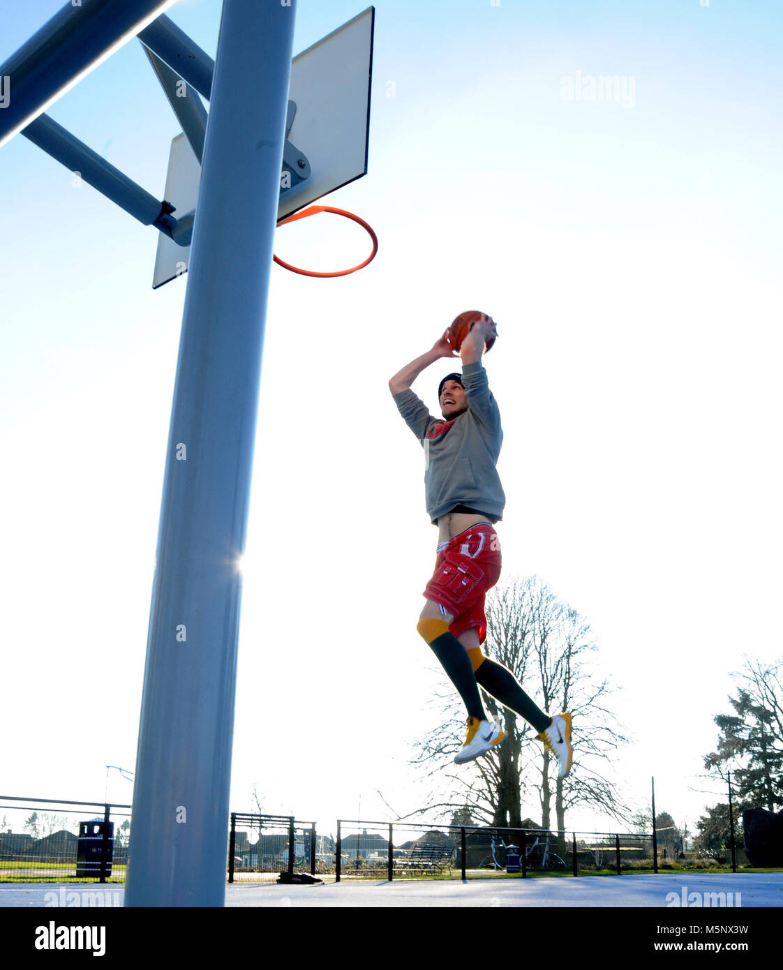 Netball player shoot hi-res stock photography and images - Alamy