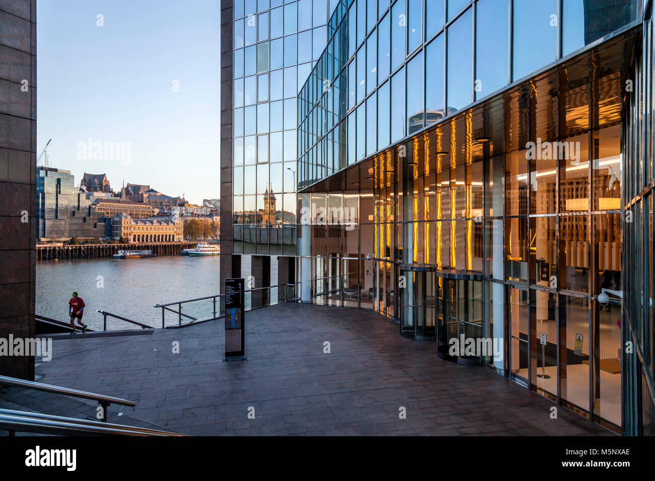 Number 1 riverside office building hi-res stock photography and images ...