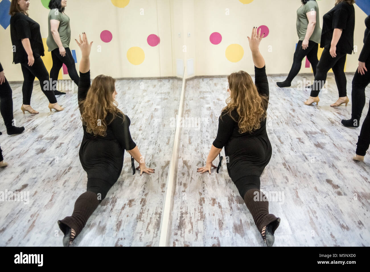 Dancing lesson at the first dancing school in Ukraine for plus size ...