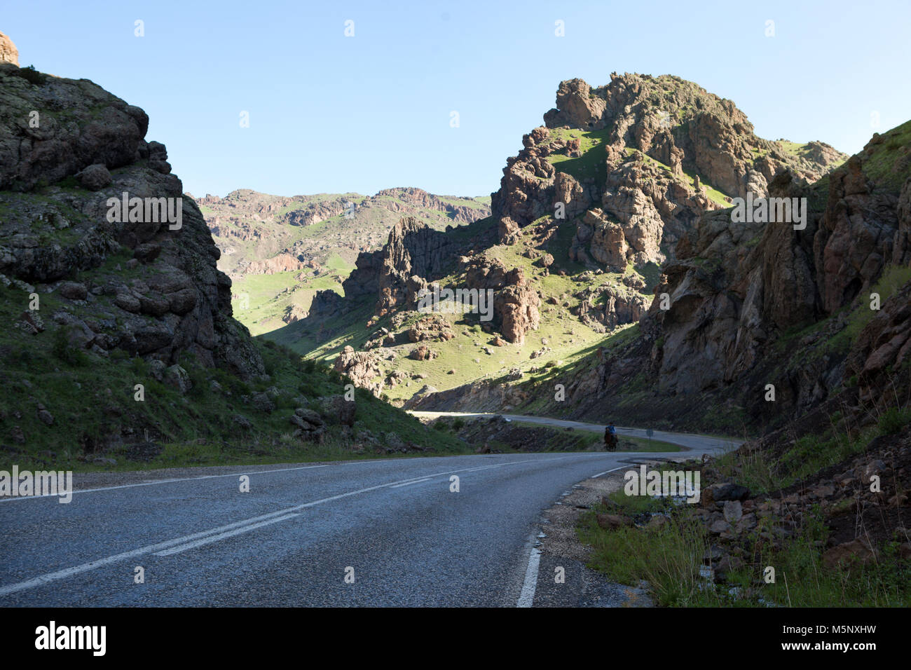 valley asphalt road Stock Photo - Alamy