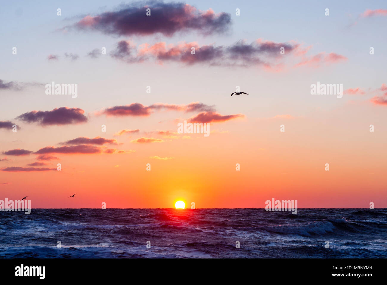 England broadstairs sunrise over english hi-res stock photography and ...