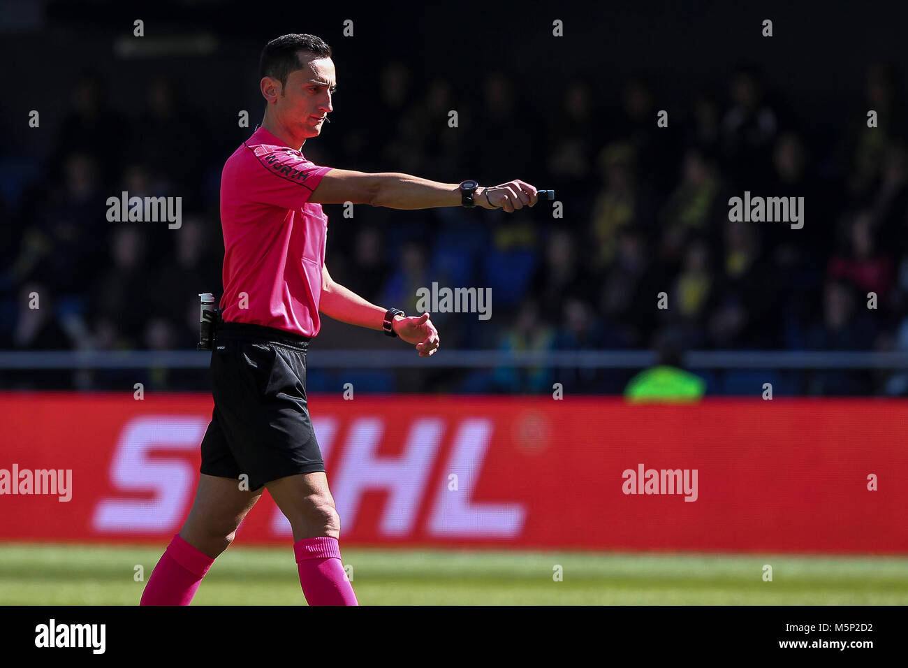 Referee jose maria sanchez hi-res stock photography and images - Alamy