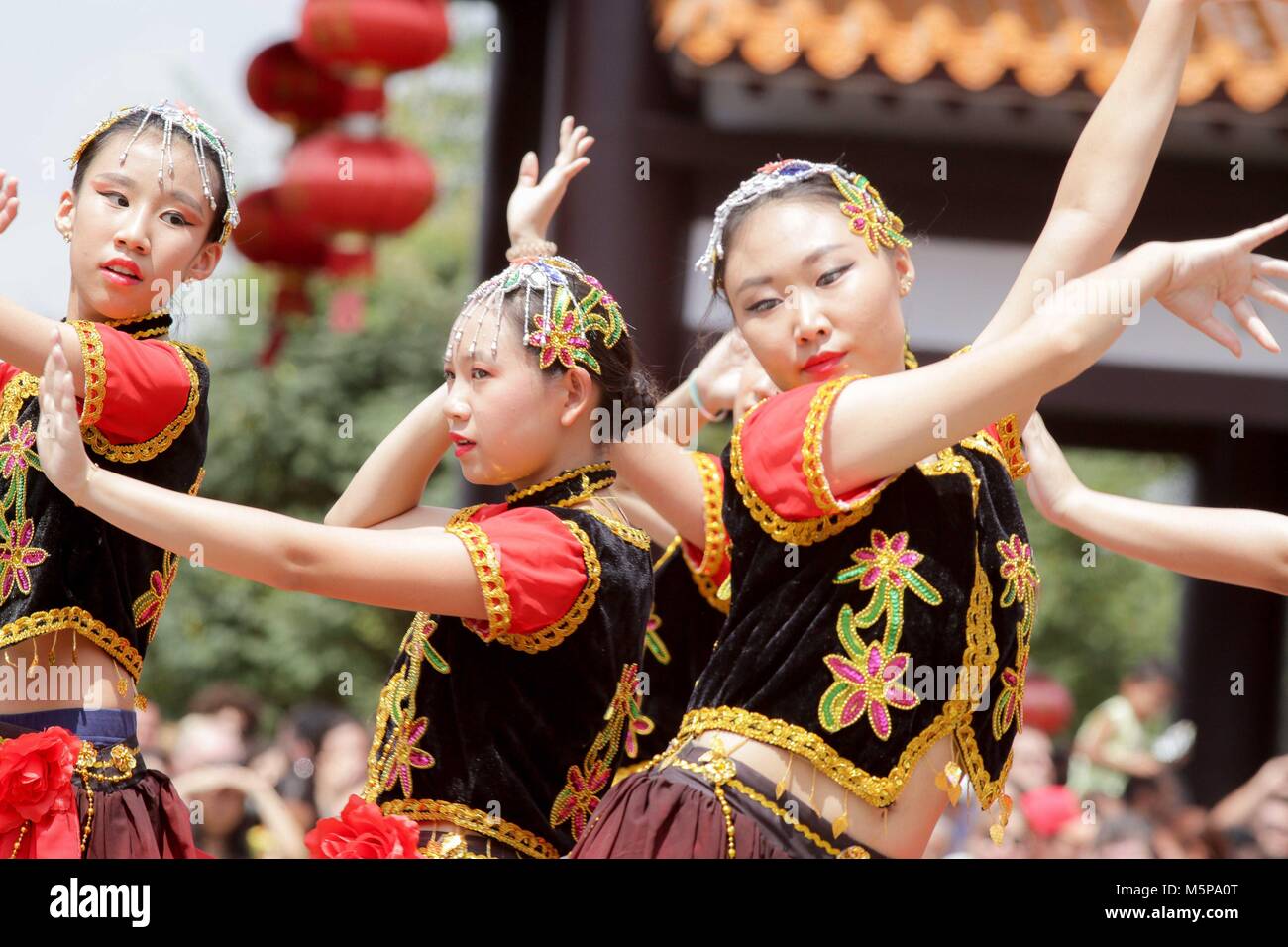 Sao Paulo, Brazil. 25th Feb, 2018. Brazilians celebrate the Chinese New ...