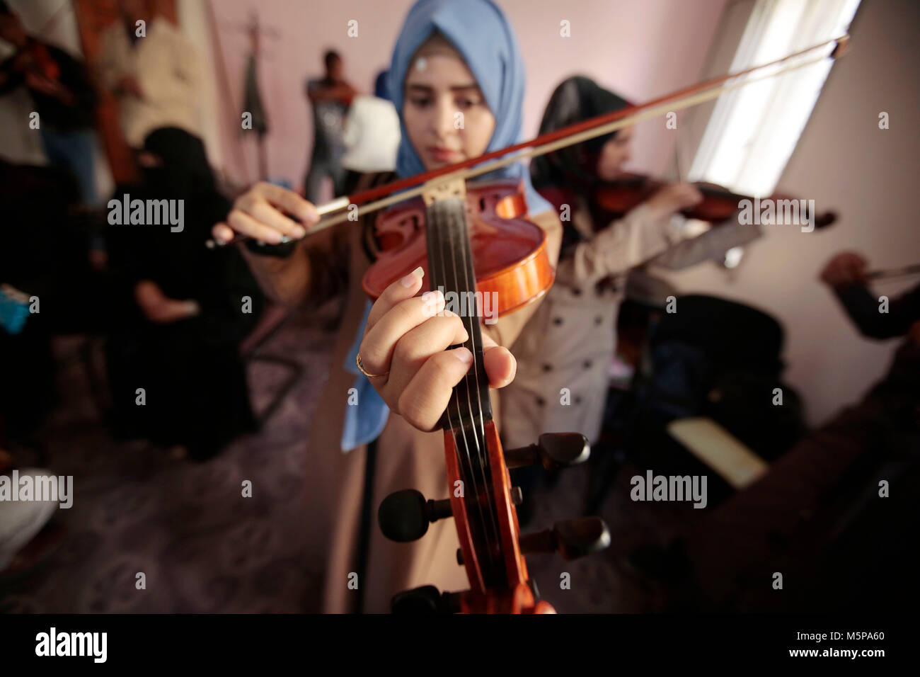 Yemeni music hi-res stock photography and images - Alamy