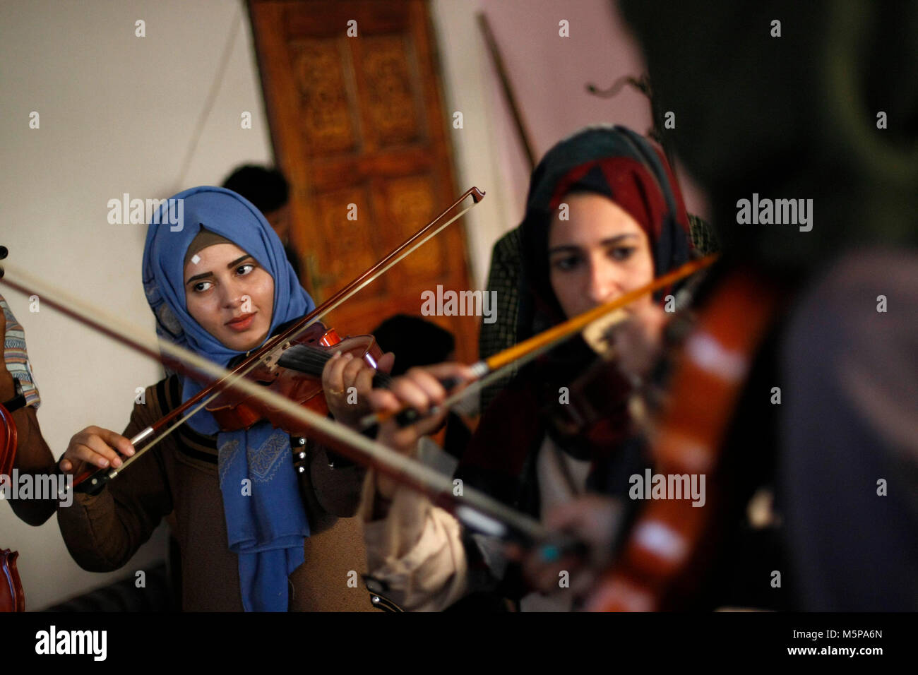 Sanaa, Yemen. 25th Feb, 2018. Yemeni students play violins during a ...