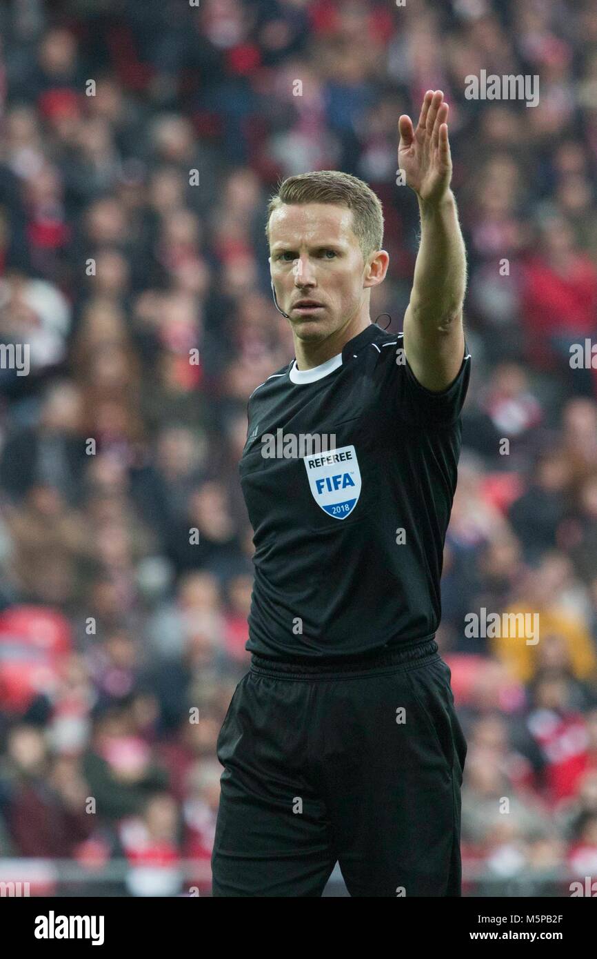 The referee Hernandez Hernandez in action during the Santander League ...