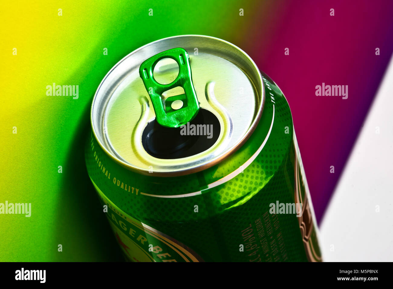 Closeup picture of a green beer can Stock Photo - Alamy