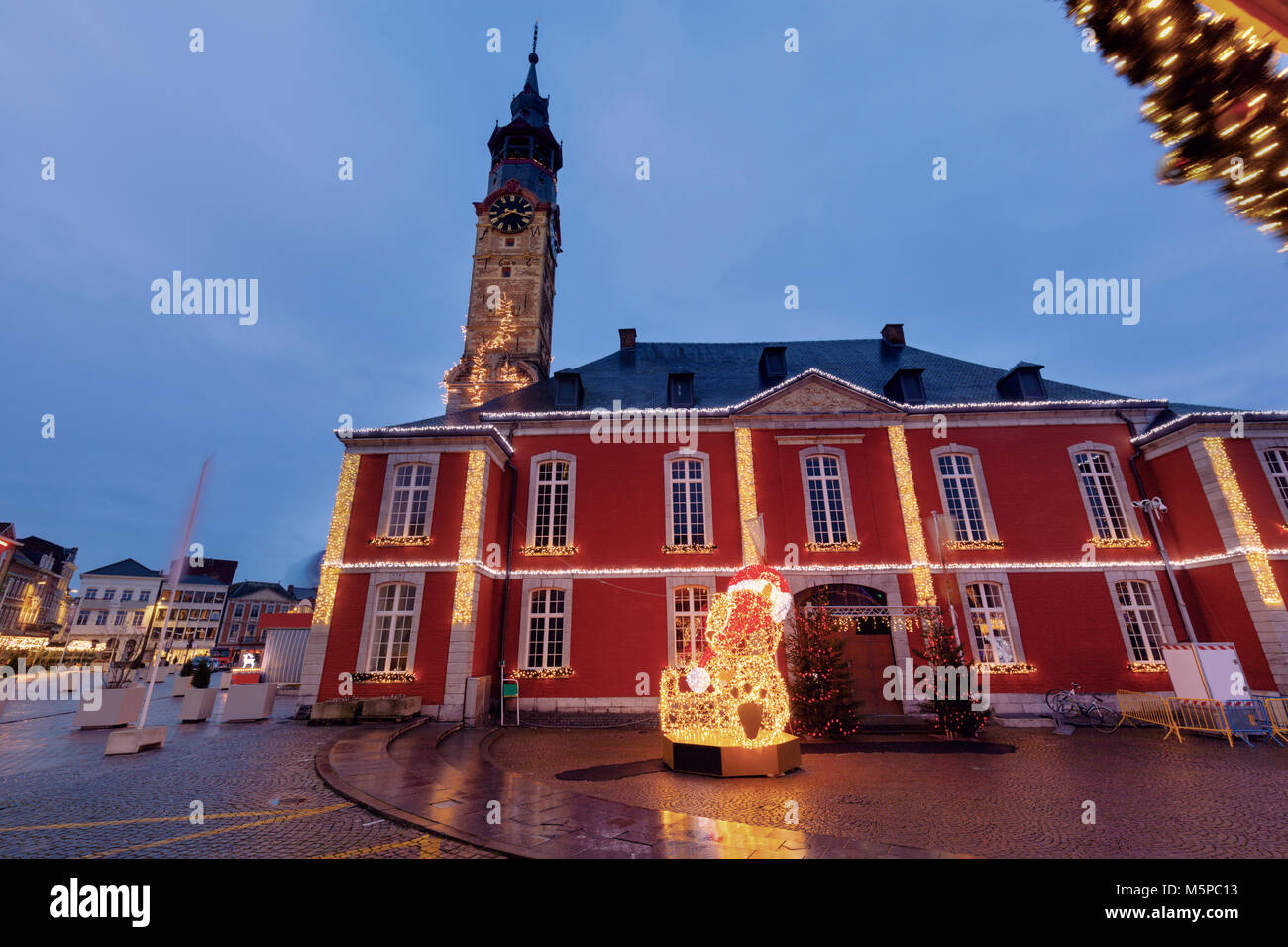 Main Square in Sint Truiden at dawn. Sint Truiden, Flemish Region ...