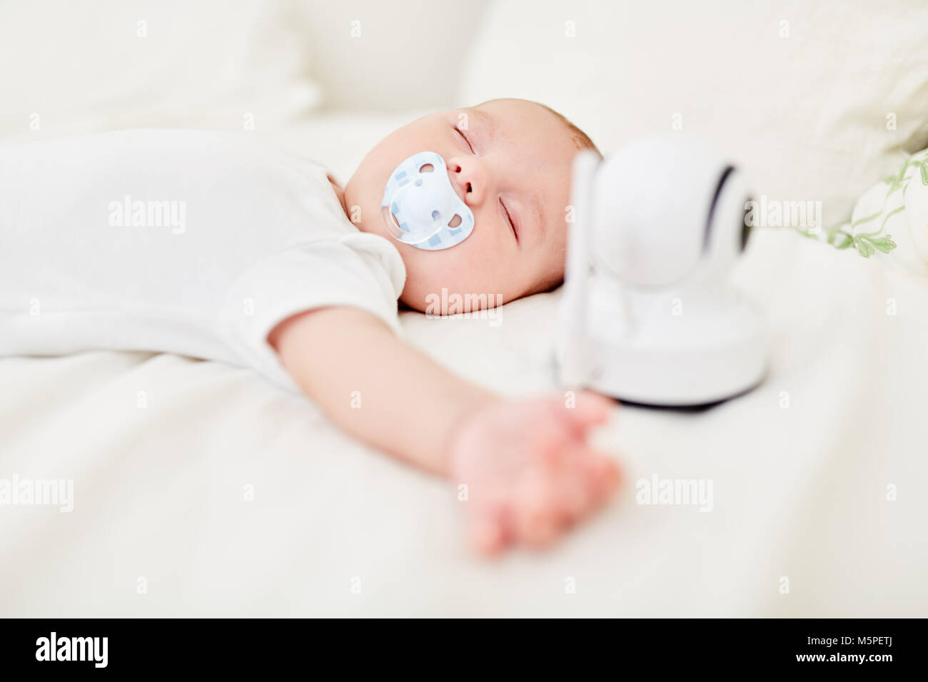 Sleep monitor hi-res stock photography and images - Alamy