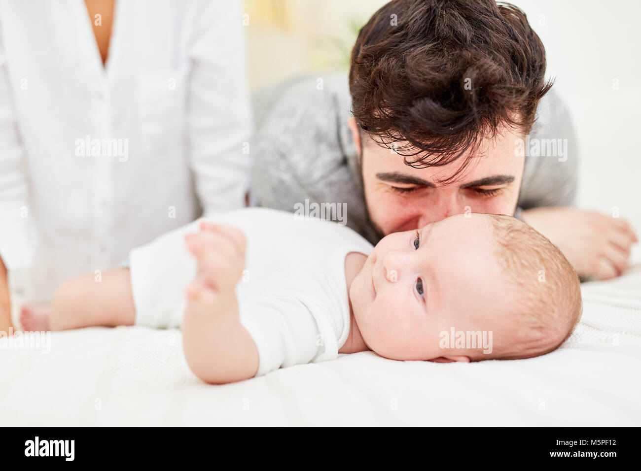 Proud and happy father cuddles lovingly to the newborn baby Stock Photo ...