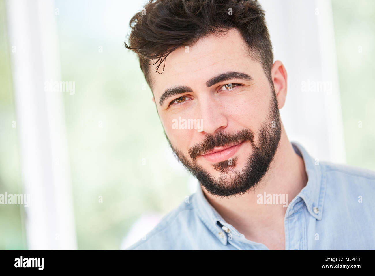 Full face portrait hi-res stock photography and images - Alamy