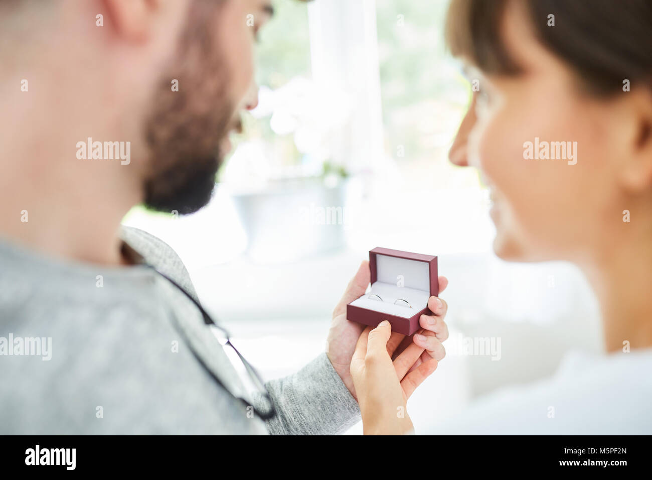 Engagement rings hi-res stock photography and images - Alamy