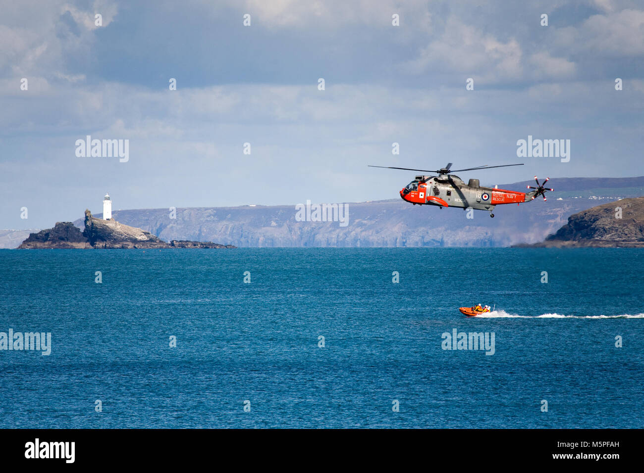 Helicopter and lighthouse hi-res stock photography and images - Alamy
