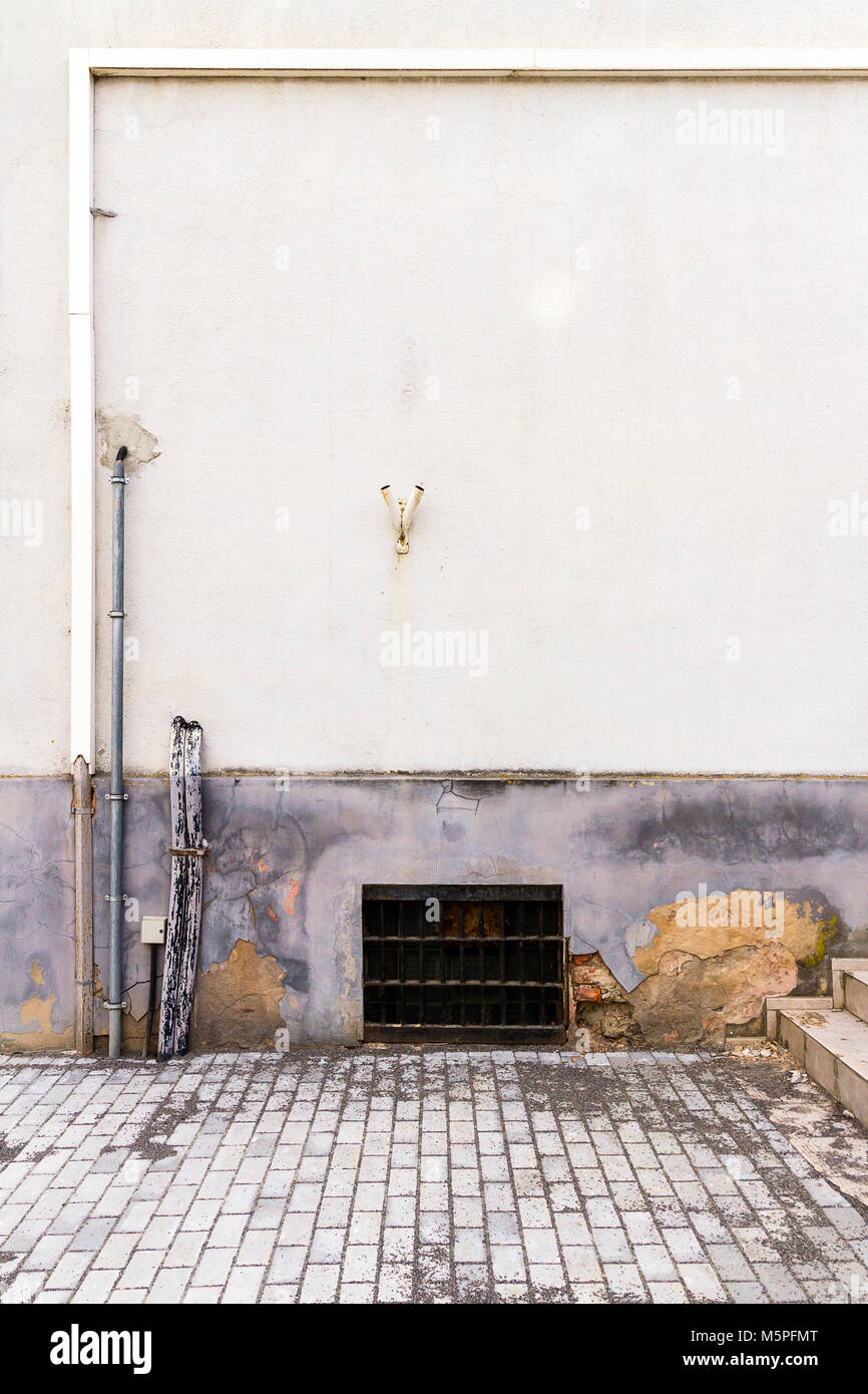 Pavement with window hi-res stock photography and images - Alamy