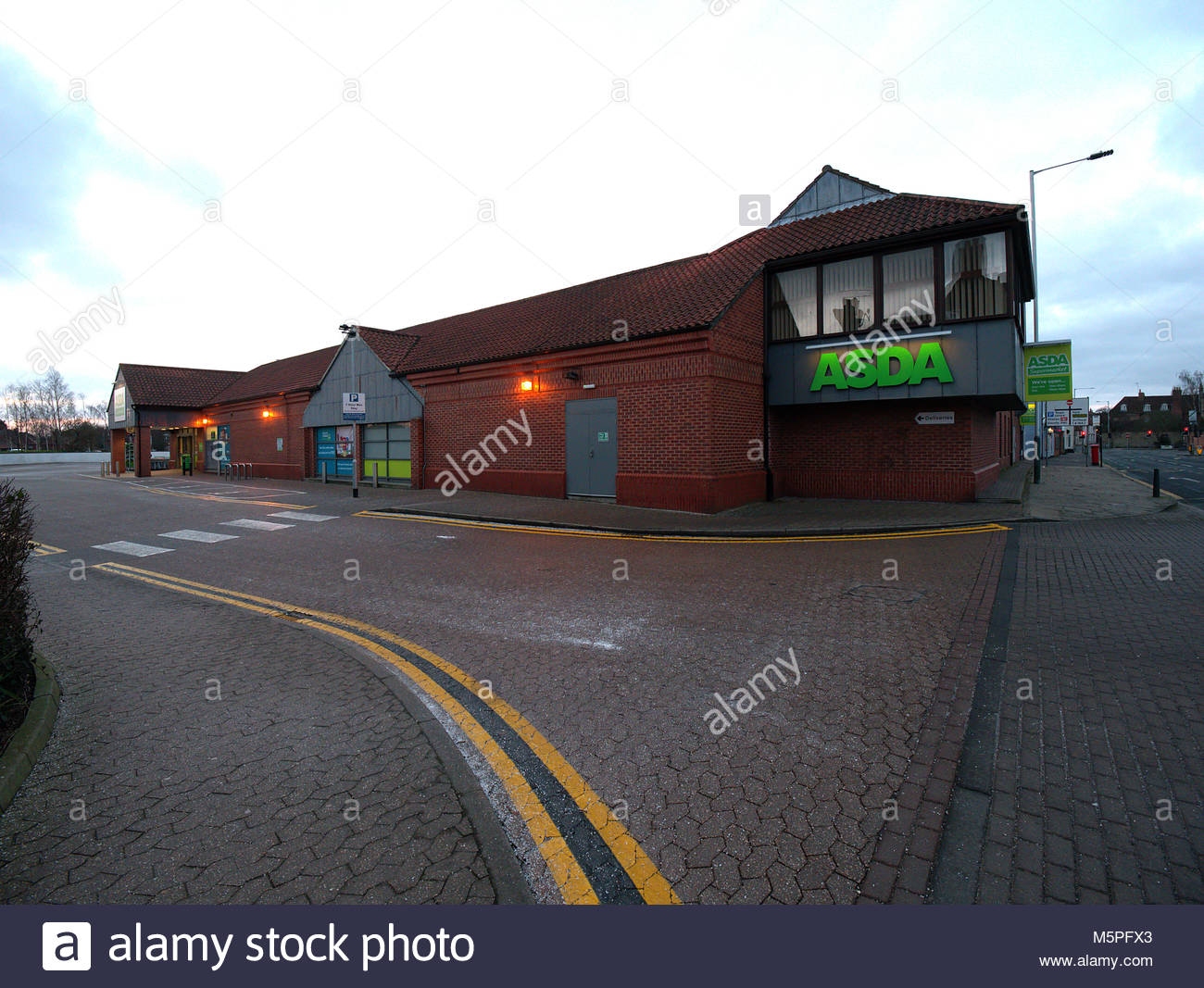 Asda Store Front Stock Photos & Asda Store Front Stock Images - Alamy