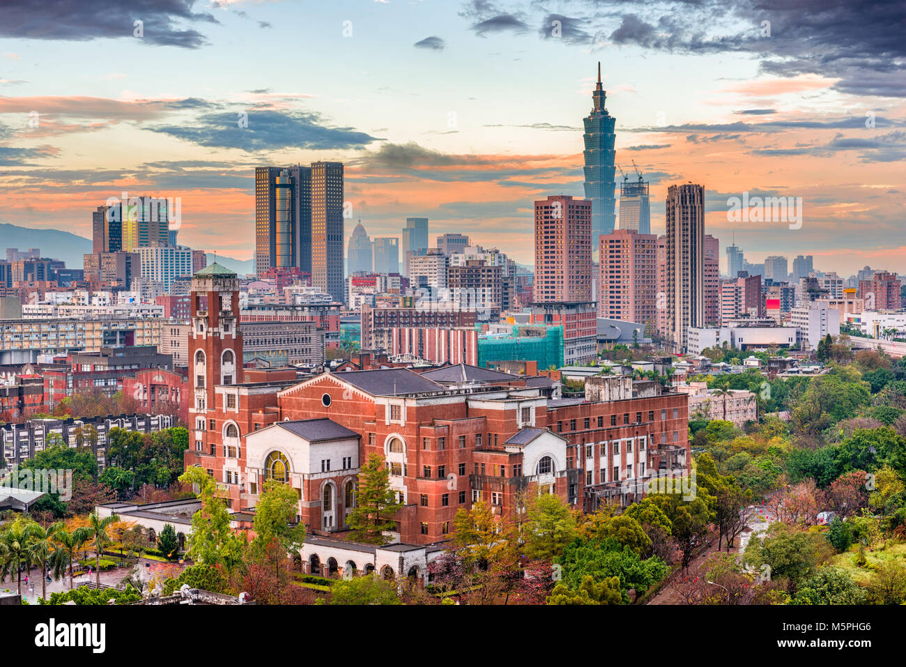 Taipei, Taiwan cityscape and historic library Stock Photo - Alamy