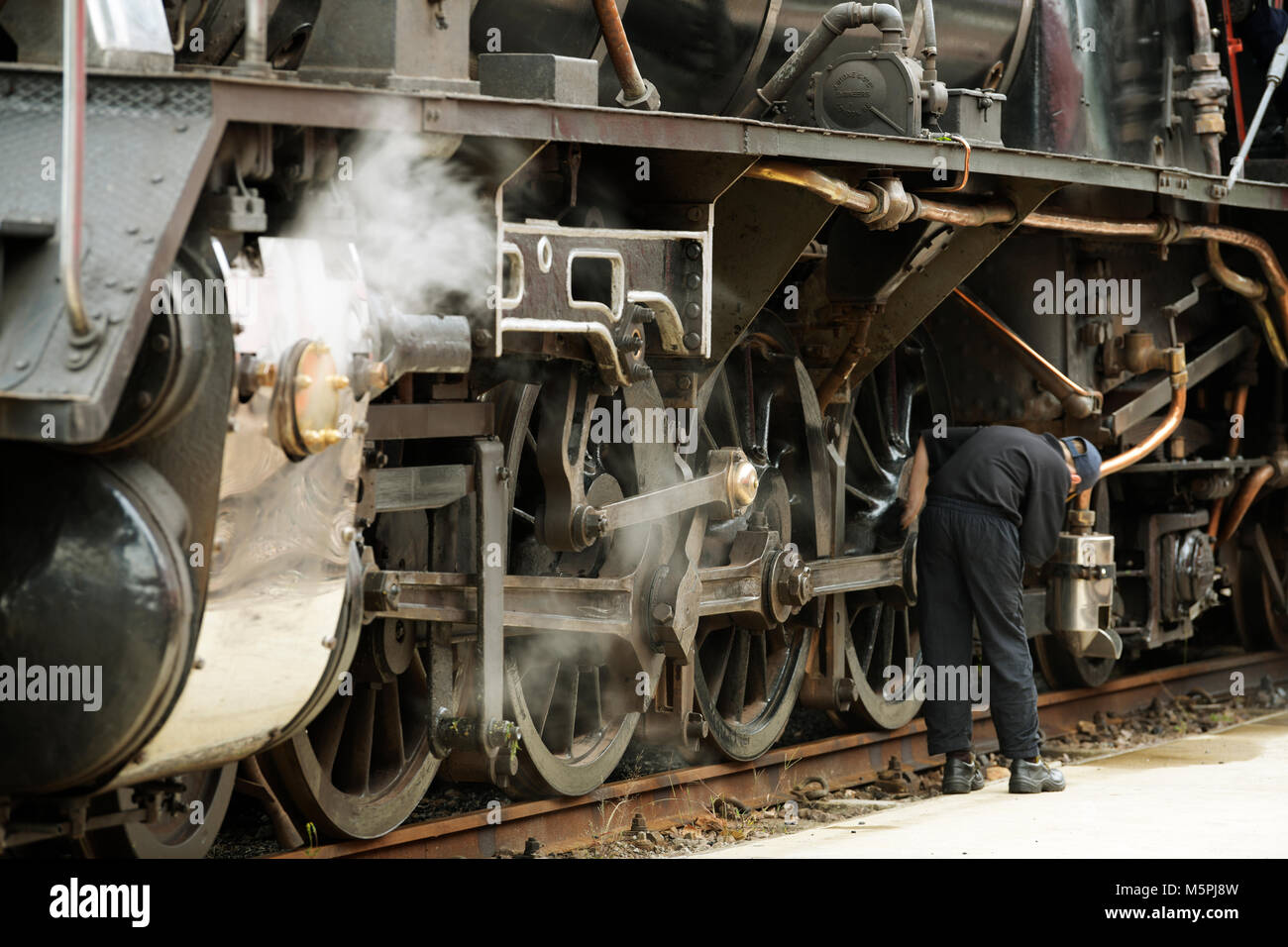 Steam train wheels connecting rods hi-res stock photography and images ...