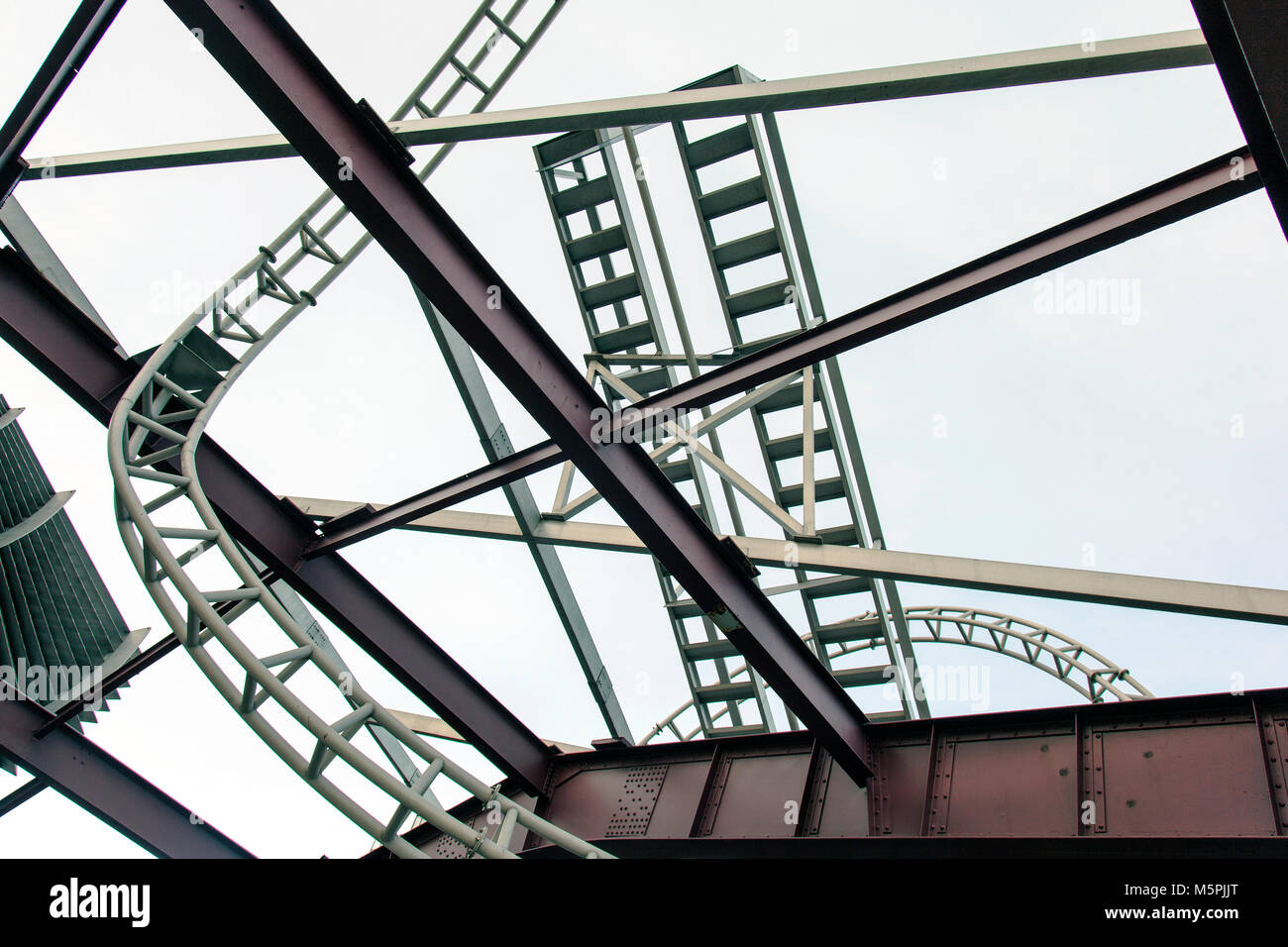 Curved iron frame hi-res stock photography and images - Alamy