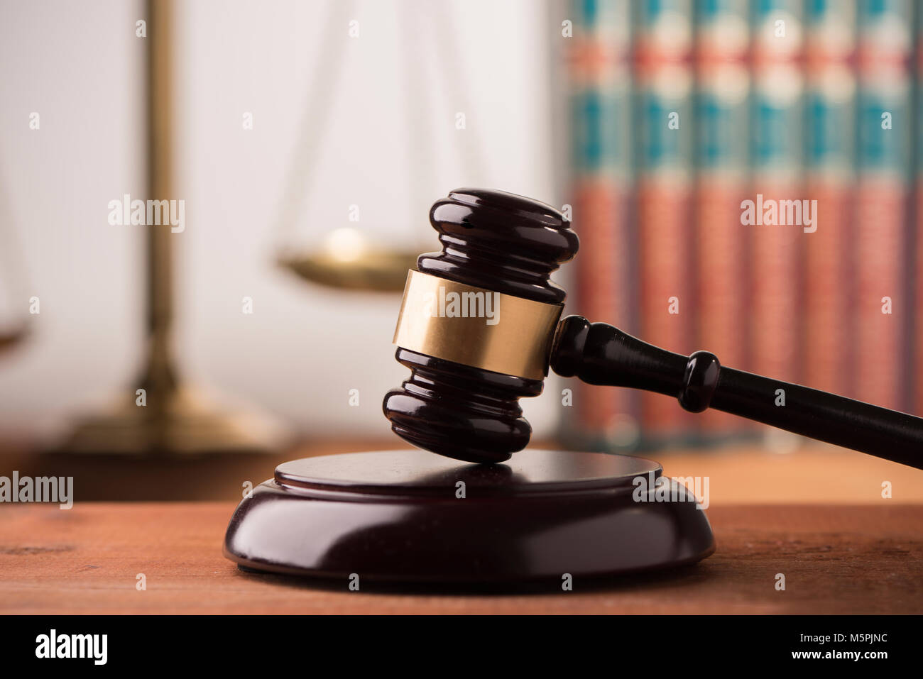 Law scales and wooden gavel Stock Photo - Alamy