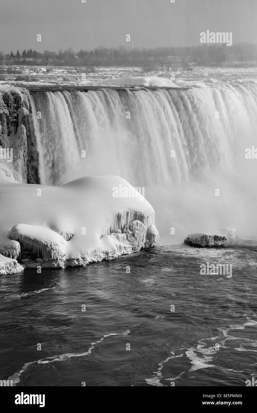 Niagara Falls Canadian Side in Black and White Stock Photo - Alamy