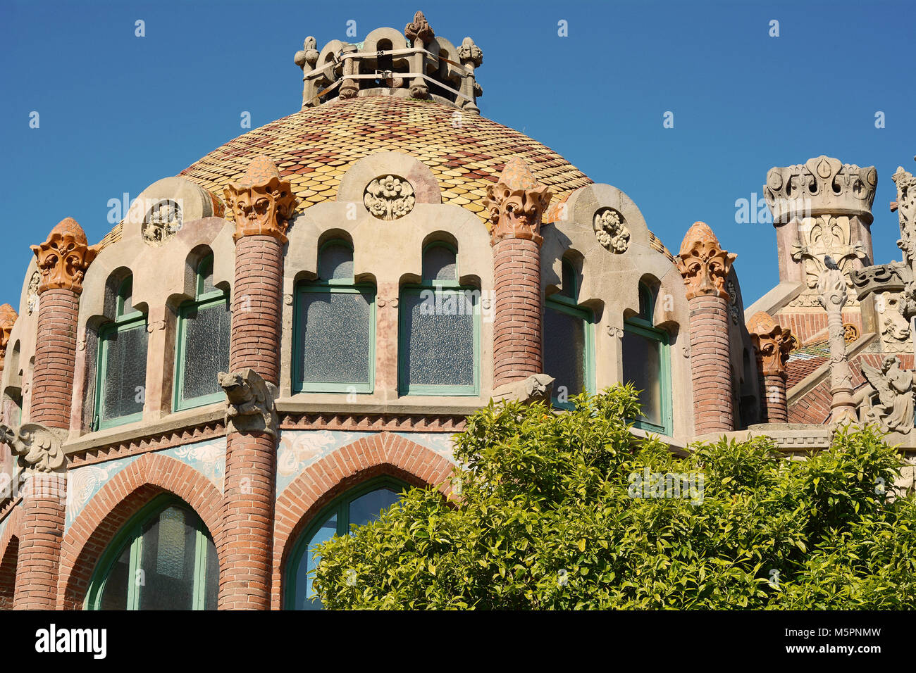 Modern hospital exterior spain hi-res stock photography and images - Alamy