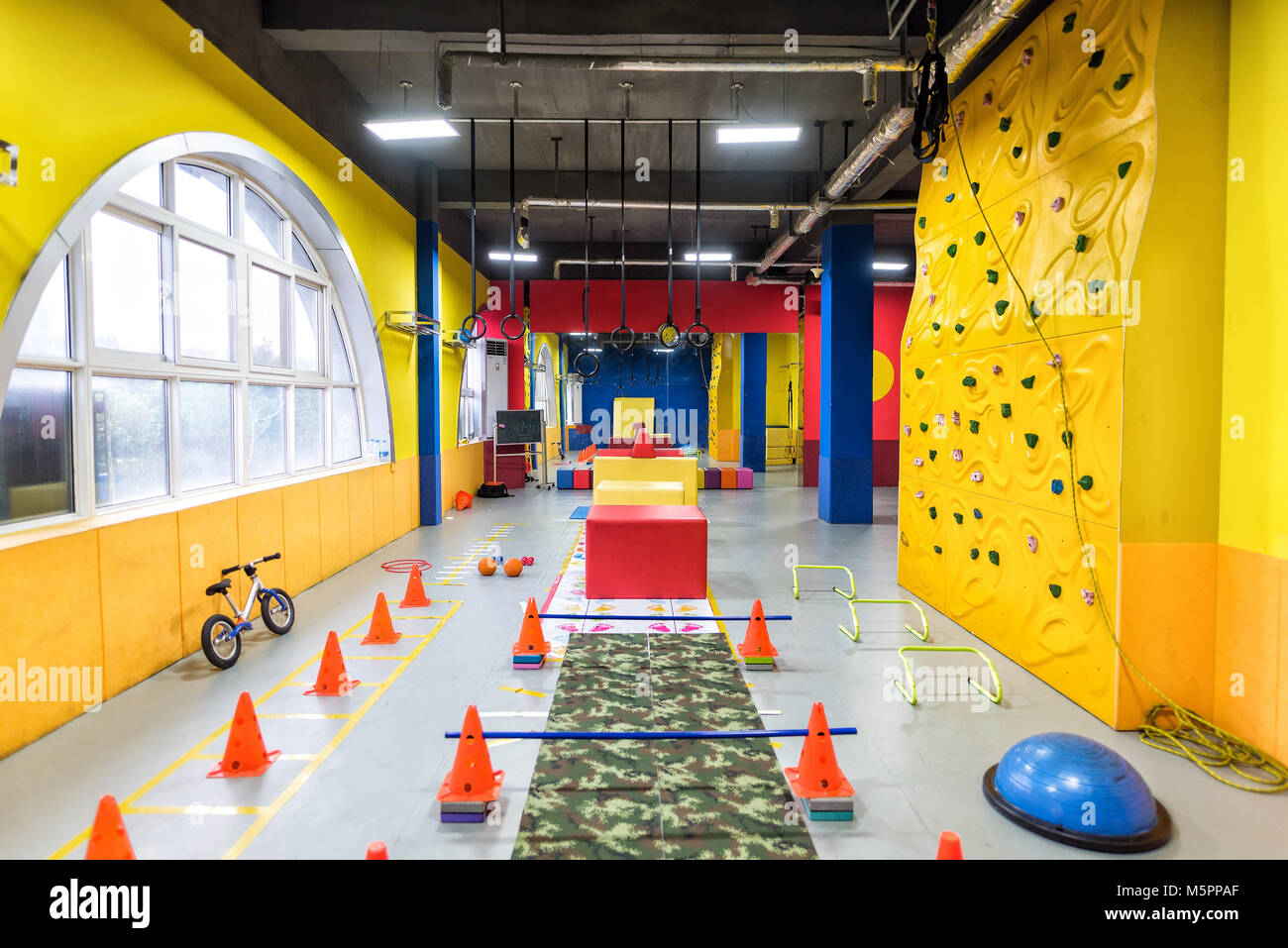 Childrens exercise class hi-res stock photography and images - Alamy