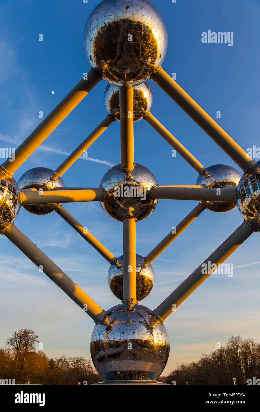 Atomic model hi-res stock photography and images - Alamy